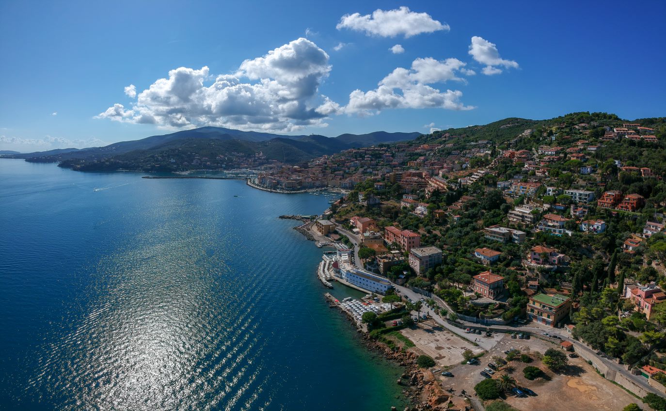 Overlooking the Tuscan sea - Civitatours